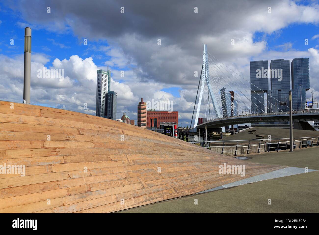 Twist & Shout Sculpture, Willemsplein, Rotterdam, South Holland ...
