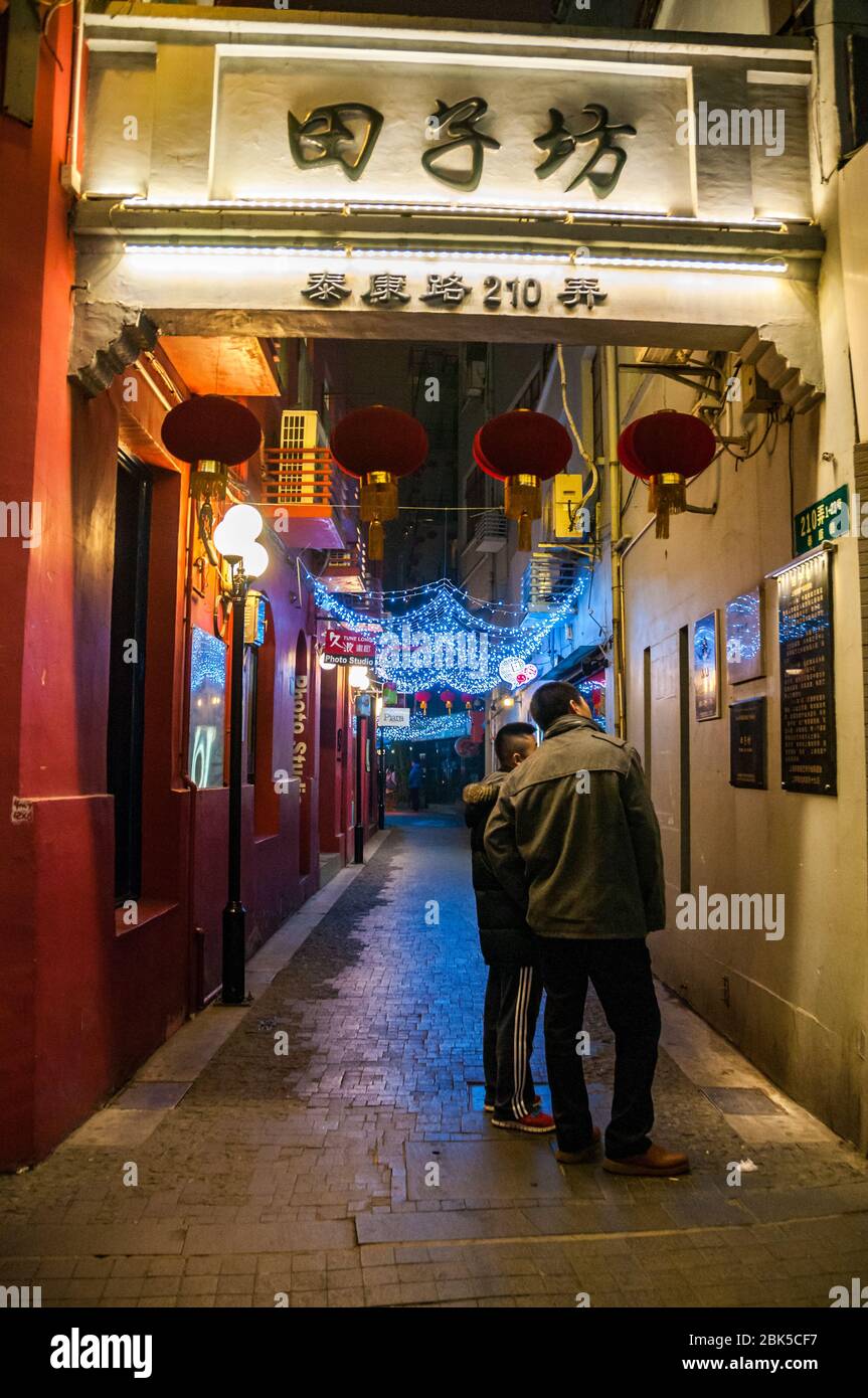 Tianzifang shikumen hi-res stock photography and images - Alamy