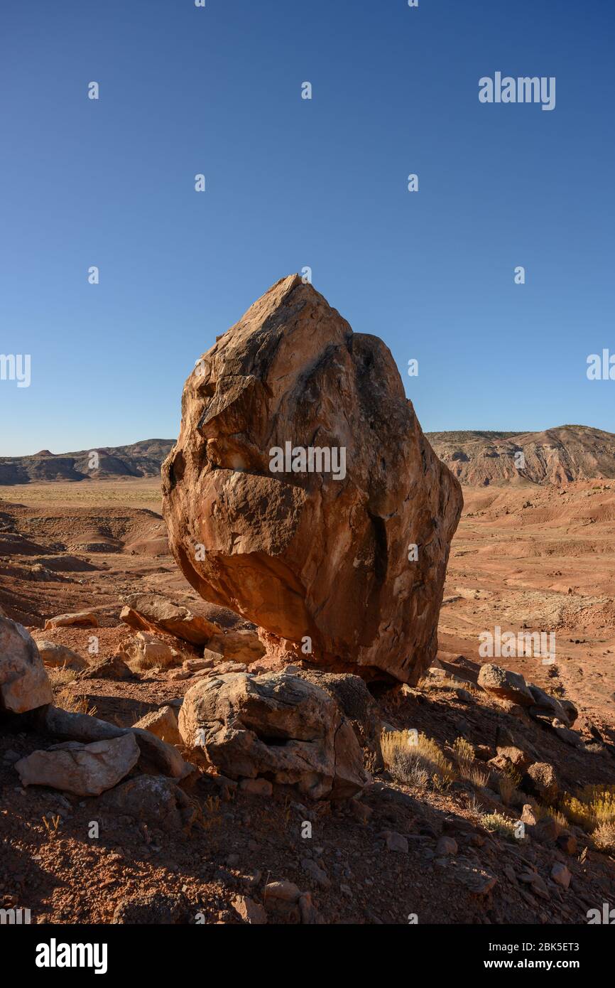 Precarious boulder hi-res stock photography and images - Alamy