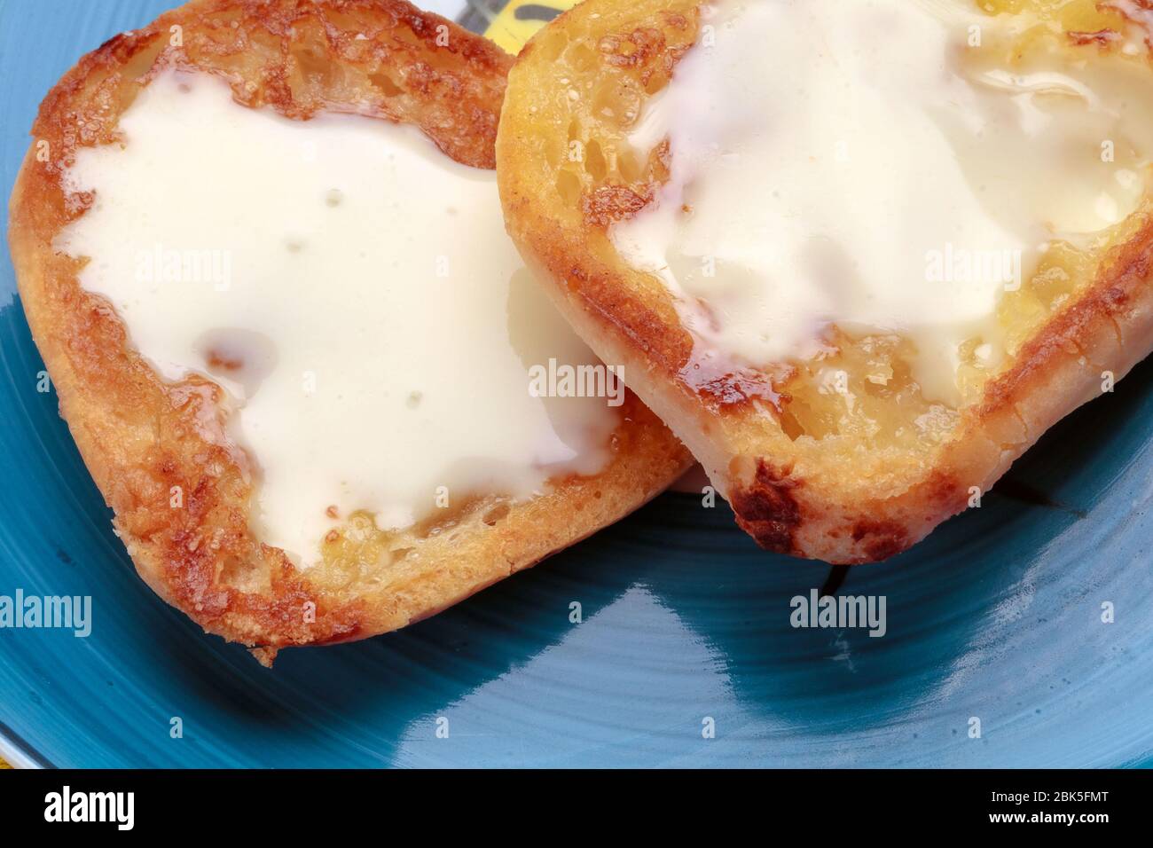 crispy cheese bread made in skillet covered with creamy cheese Stock ...