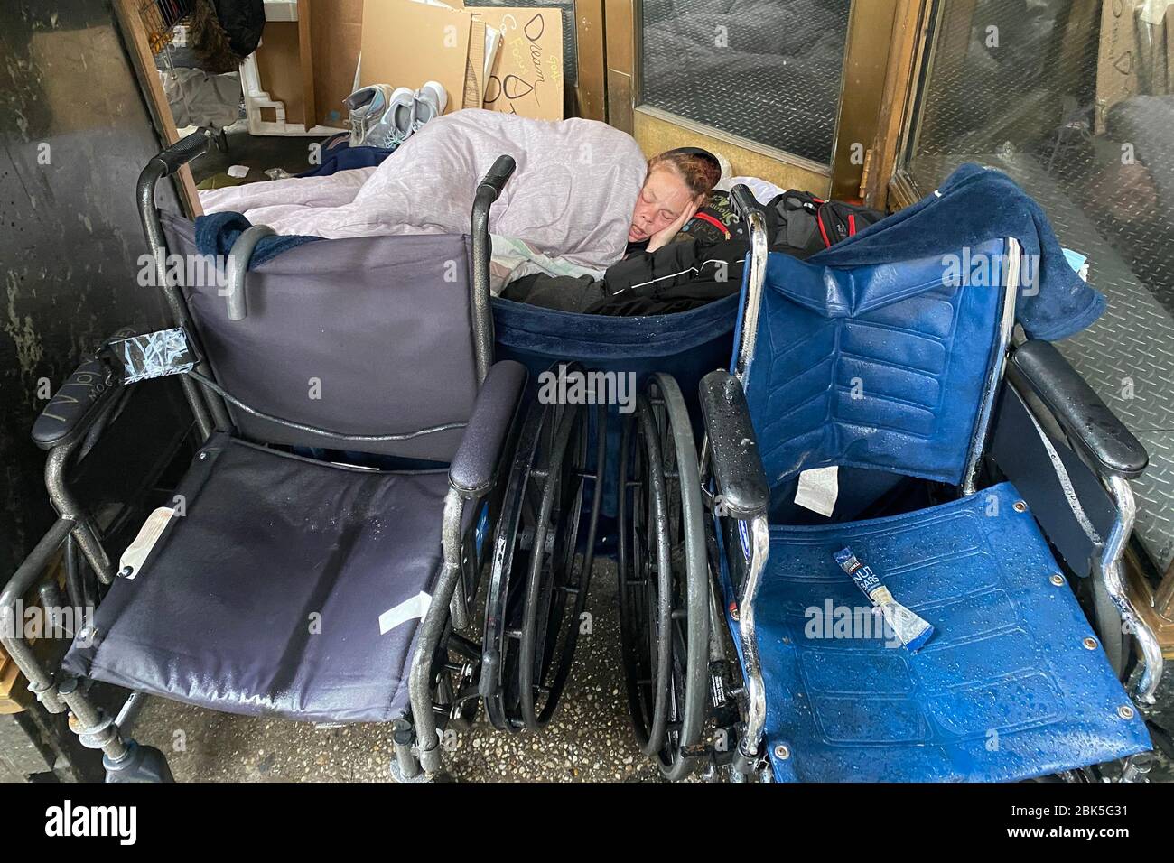Homeless woman cart hi-res stock photography and images - Alamy