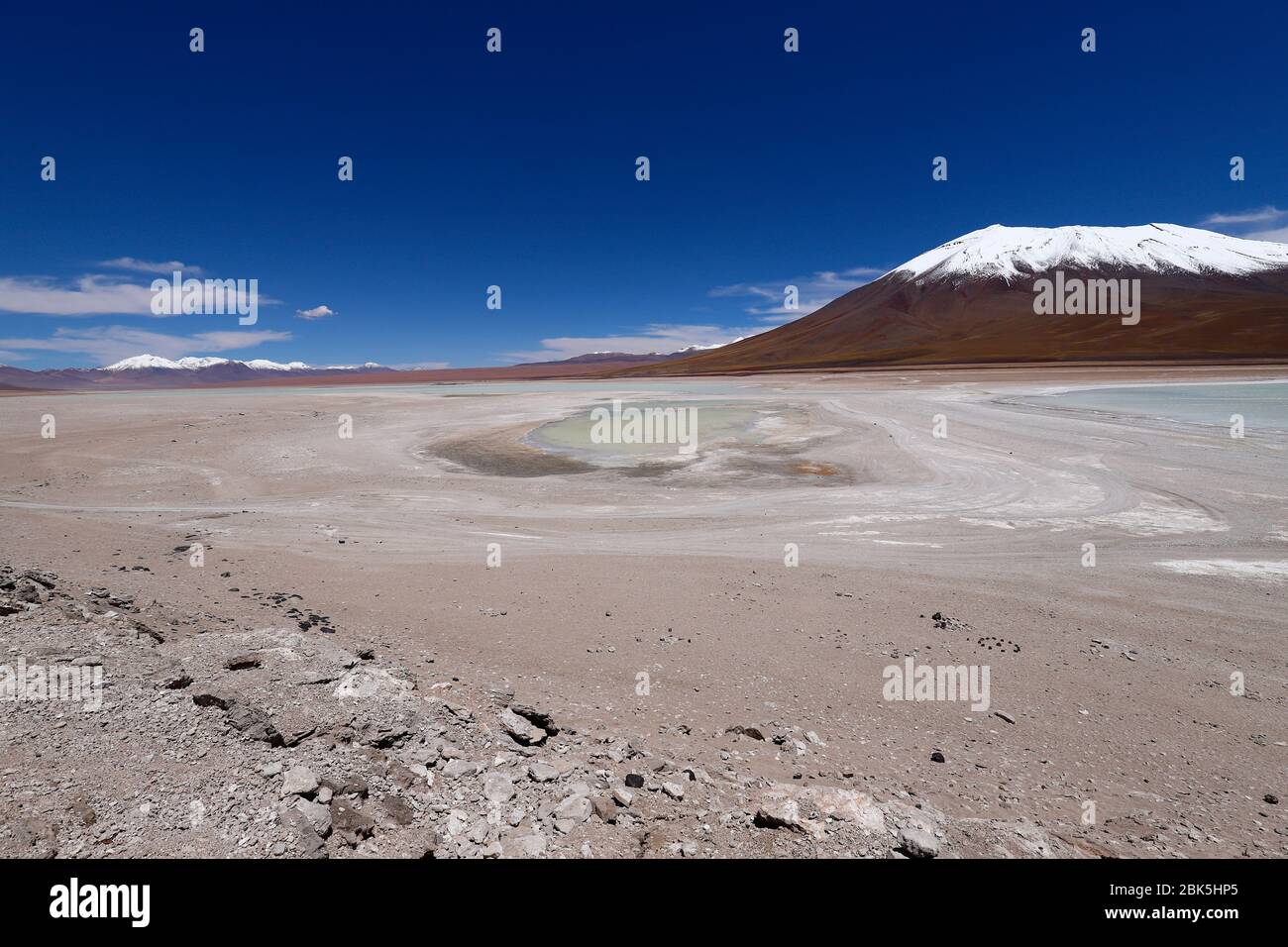 The plain between the Laguna Verde and the Laguna Blanca, Bolivia ...