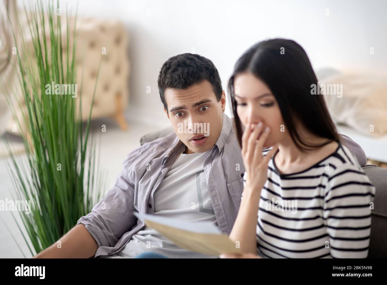 Surprised unhappy hi-res stock photography and images - Alamy