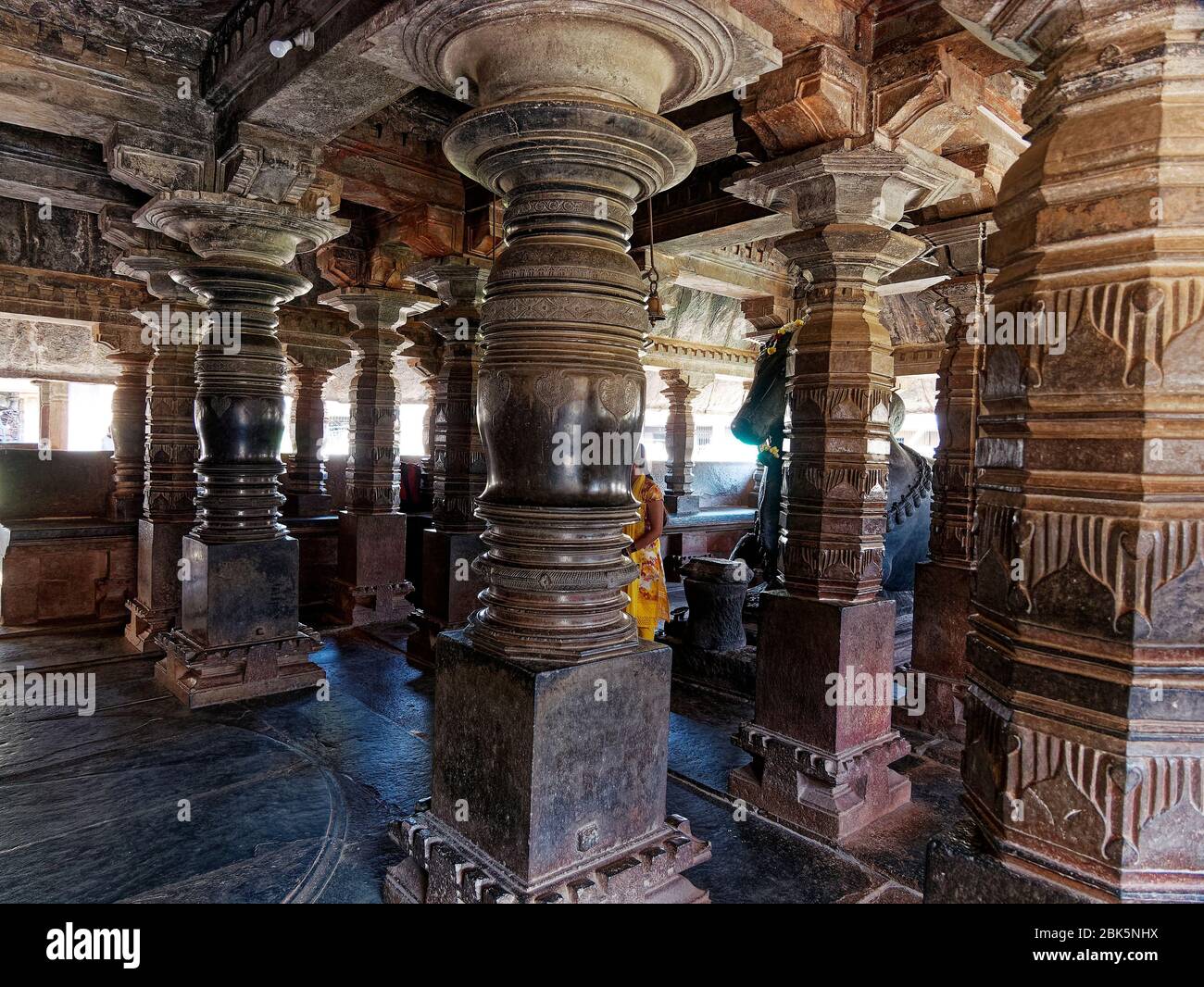 Pillars of Madhukeshwara temples mandapa Hall Stock Photo - Alamy