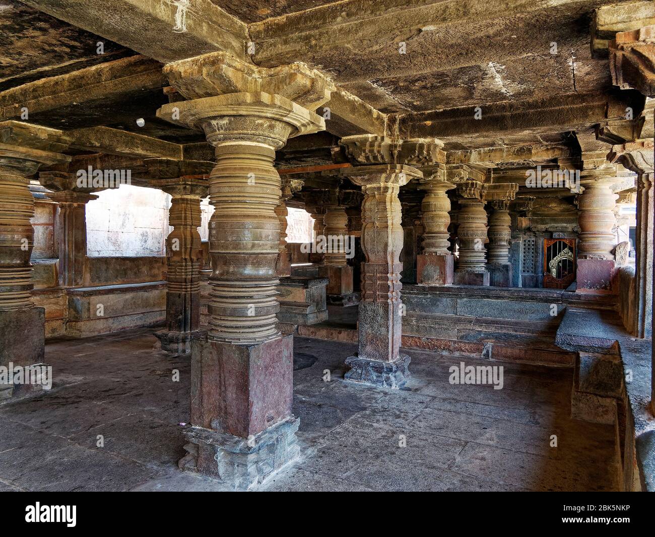 Pillars of Madhukeshwara temples mandapa Hall Stock Photo - Alamy