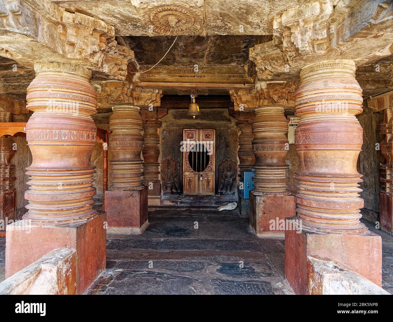 Pillars of Madhukeshwara temples mandapa Hall Stock Photo - Alamy
