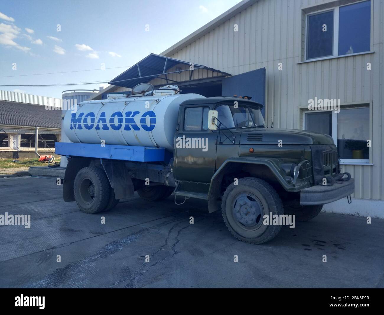 Milk tank hi-res stock photography and images - Alamy