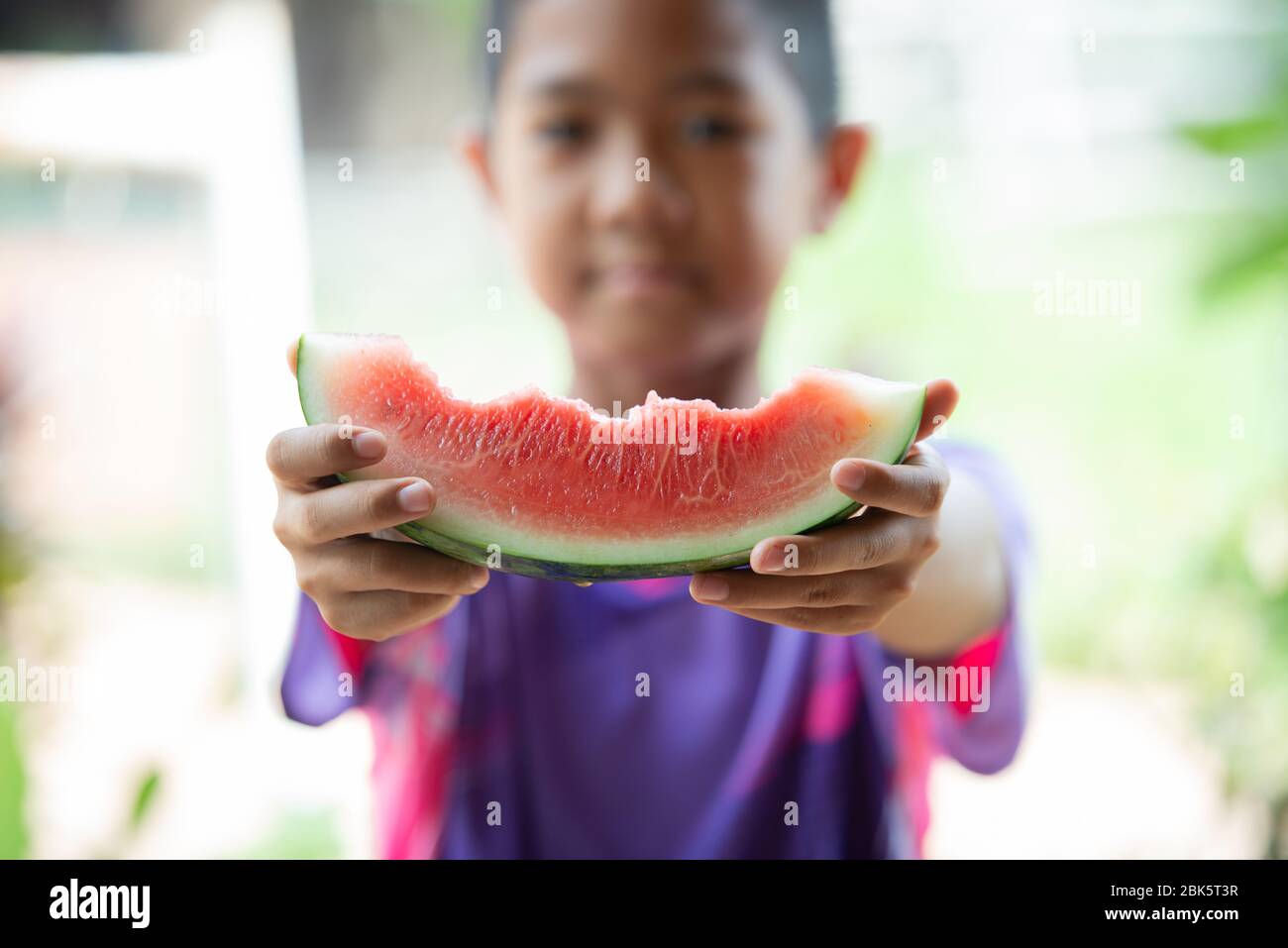 Kids picnic fruit outside caucasian hi-res stock photography and images ...