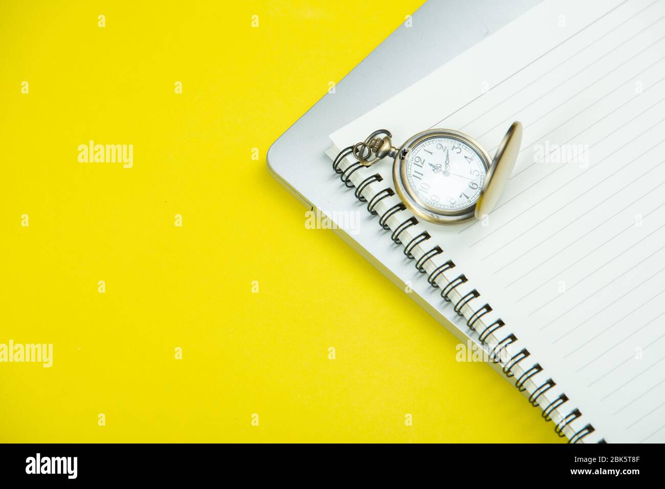 Yellow office desk table hi-res stock photography and images - Alamy