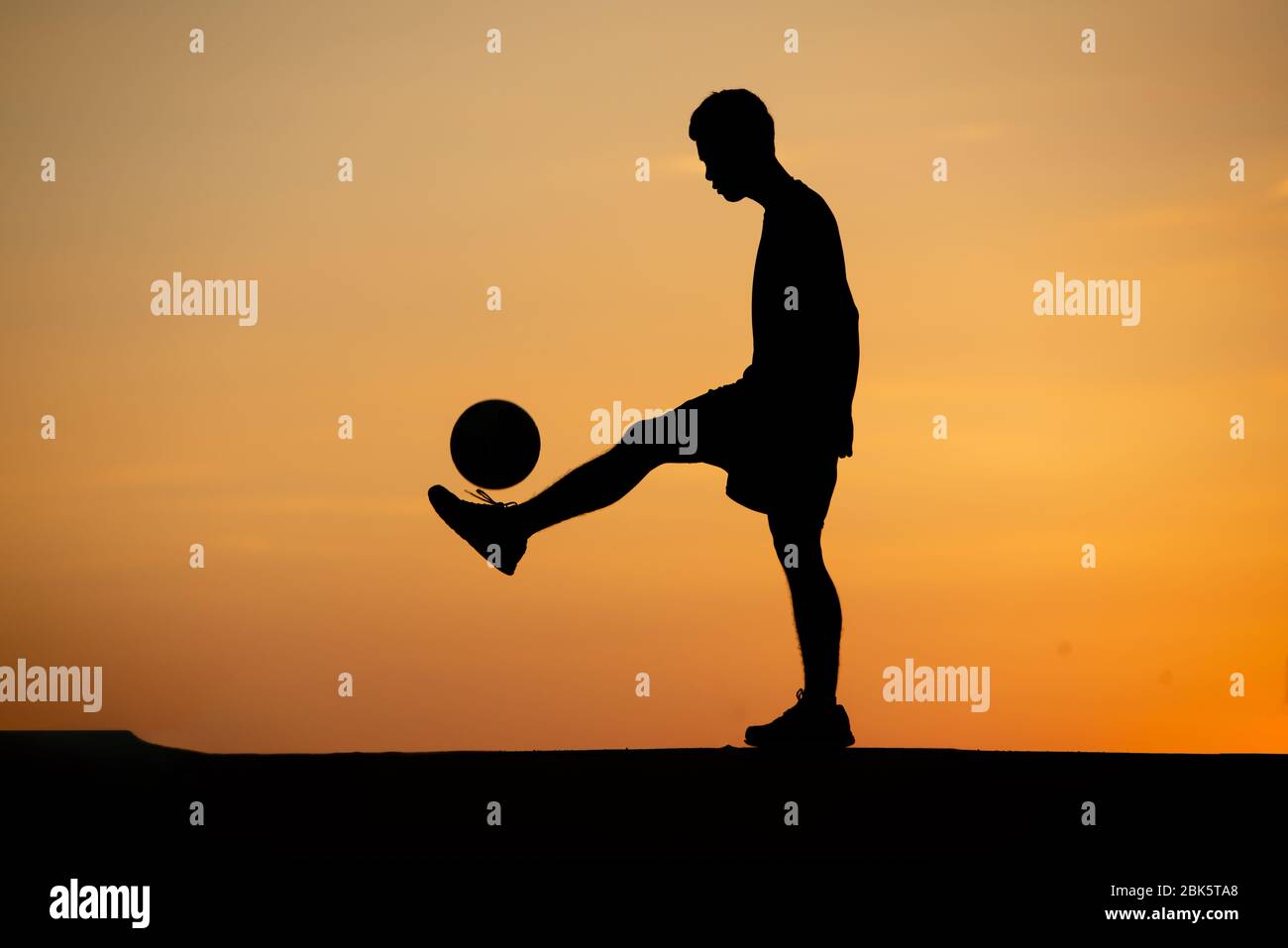 Football silhouette sunrise hi-res stock photography and images - Alamy