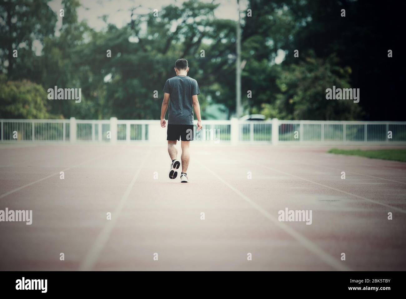 Male runners standing on track hi-res stock photography and images - Alamy