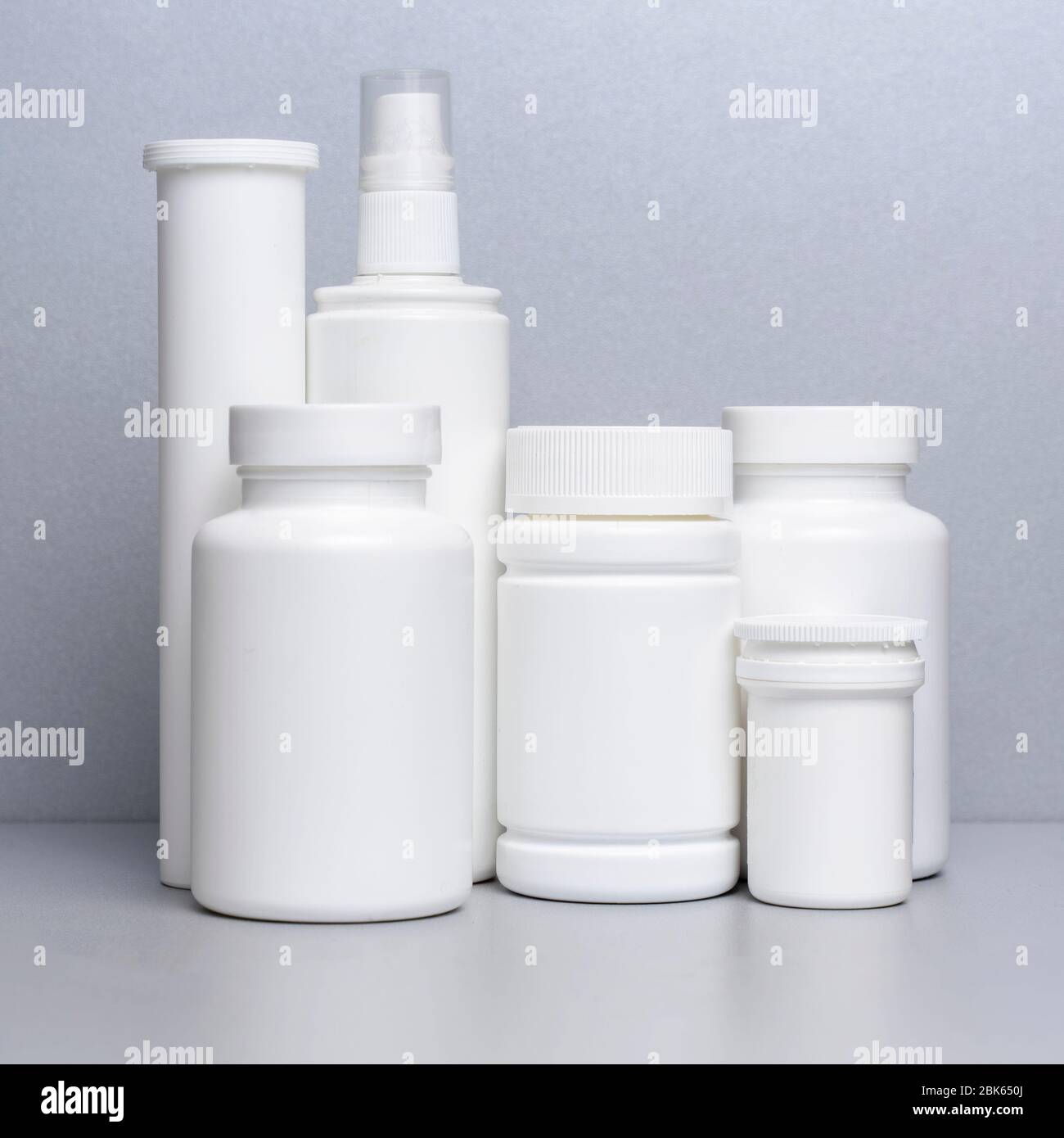 5 white vials without labels for medicines, vitamins, sprays, liquids ...