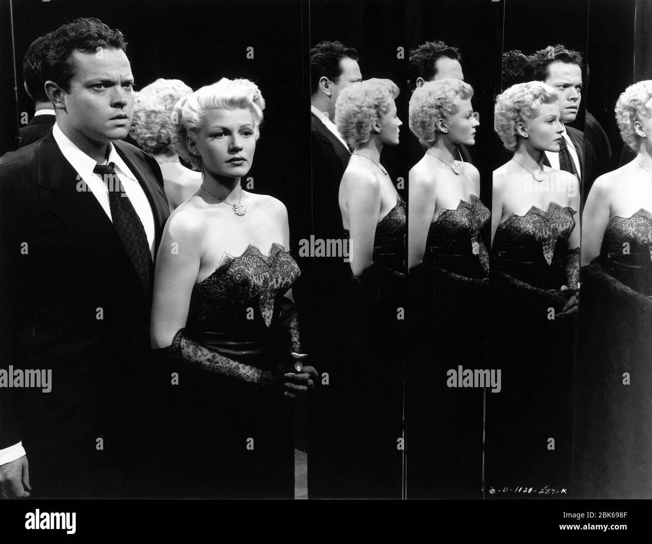 Hall of mirrors director hi-res stock photography and images - Alamy