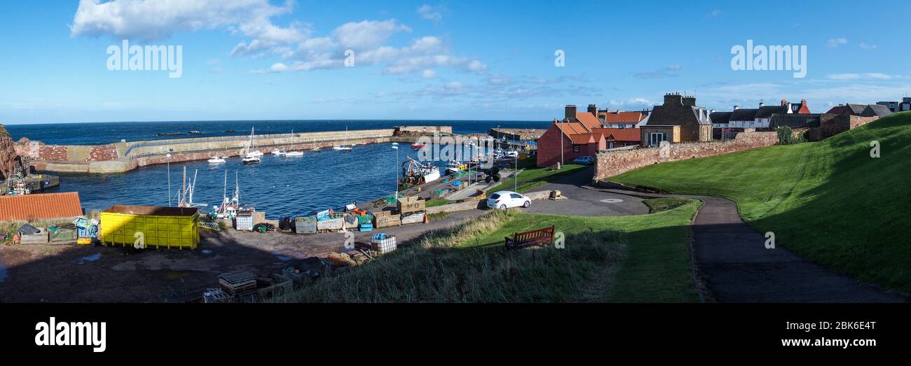 Dunbar harbour hi-res stock photography and images - Alamy