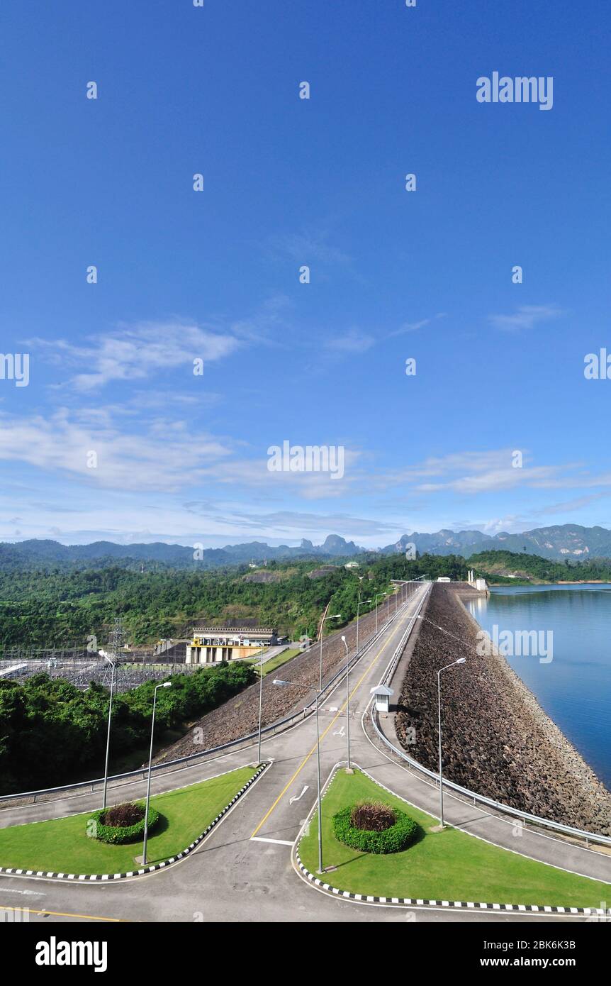 Road on electric dam hi-res stock photography and images - Alamy
