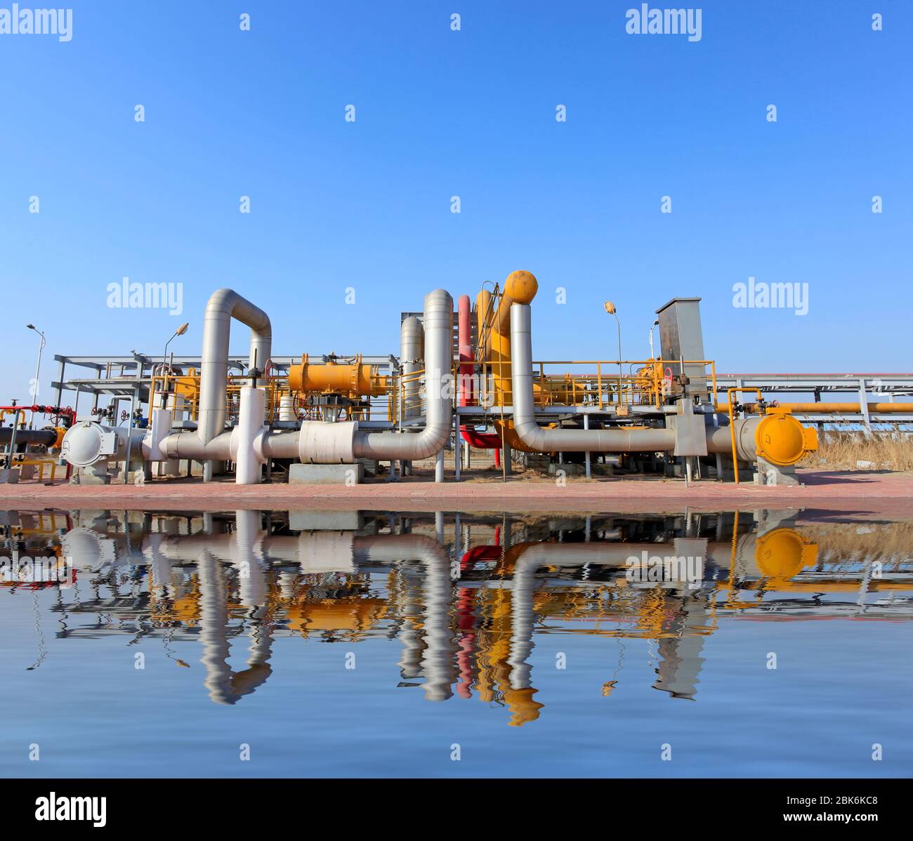 Oil field scene, oil pipelines and facilities Stock Photo - Alamy