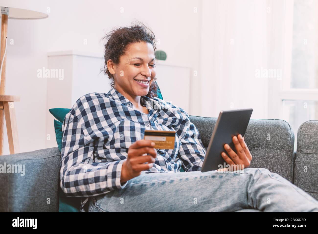 Black person banking hi-res stock photography and images - Alamy