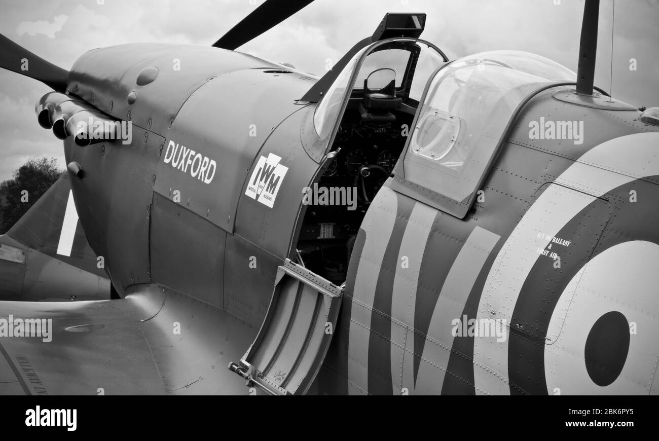 Spitfire cockpit canopy aircraft hi-res stock photography and images - Alamy