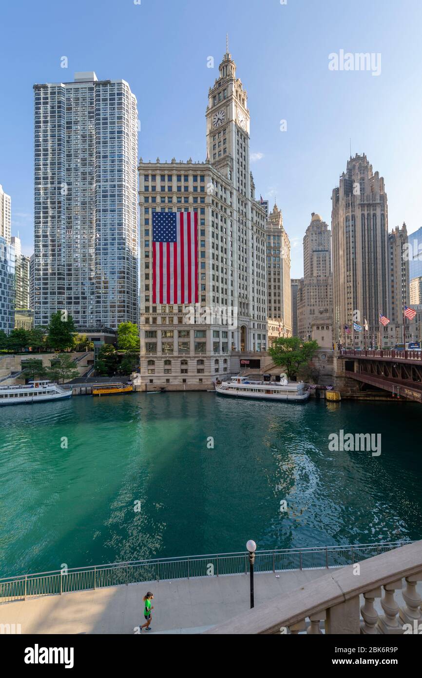 Wrigley building chicago river hi-res stock photography and images - Alamy