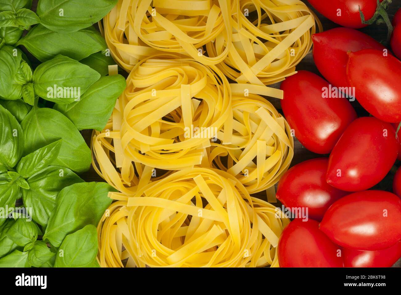 Italian flag from Italian food ingredients: basil, pasta, tomato Stock ...