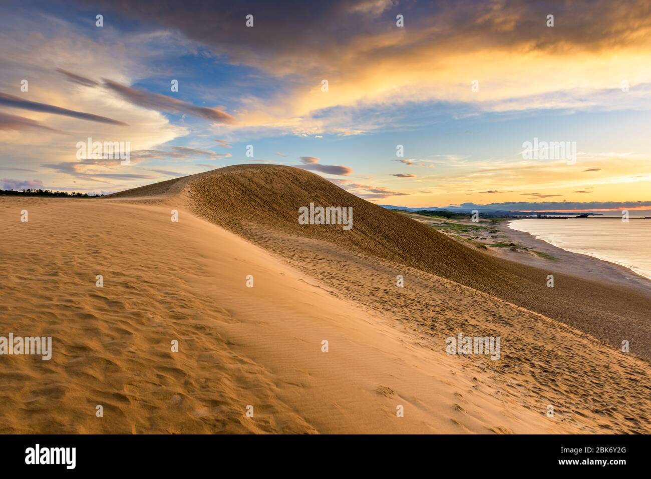 Tottori, Japan sand dunes on the Sea of Japan Stock Photo - Alamy