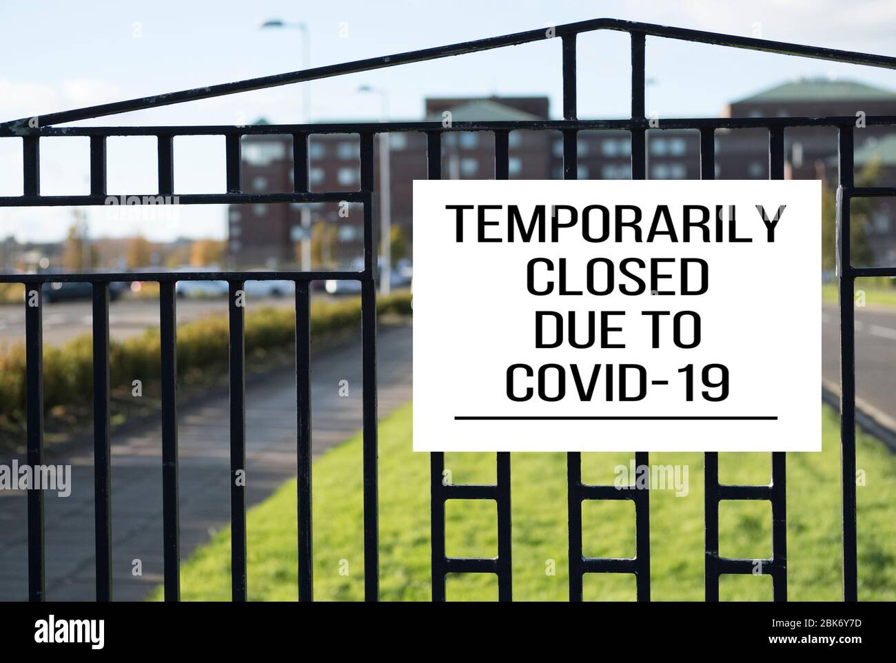 School closed sign due to Coronavirus Covid-19 Stock Photo - Alamy