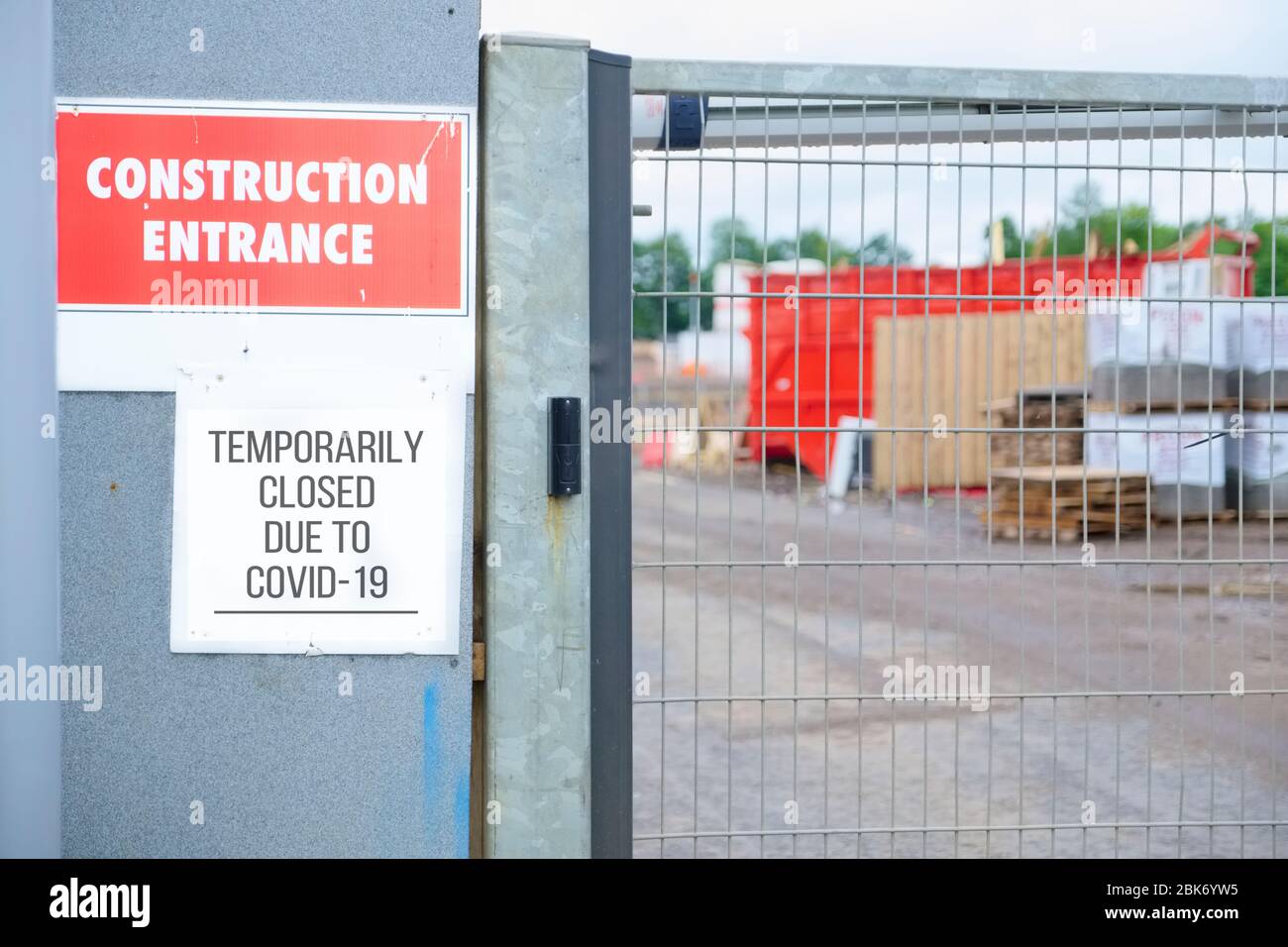 Closed construction site sign due to Coronavirus Covid-19 Stock Photo ...