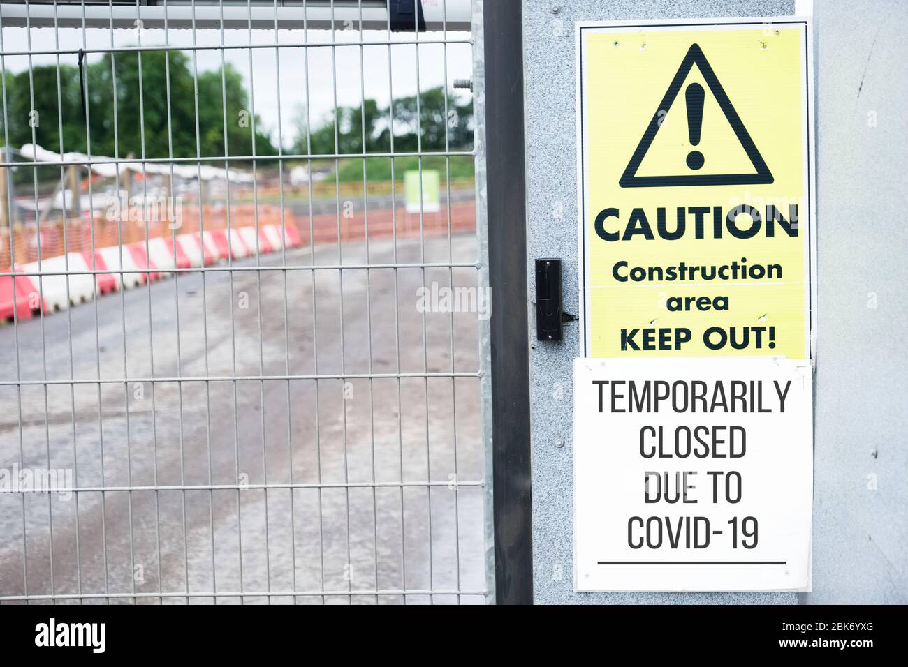 Closed construction site sign due to Coronavirus Covid-19 Stock Photo ...