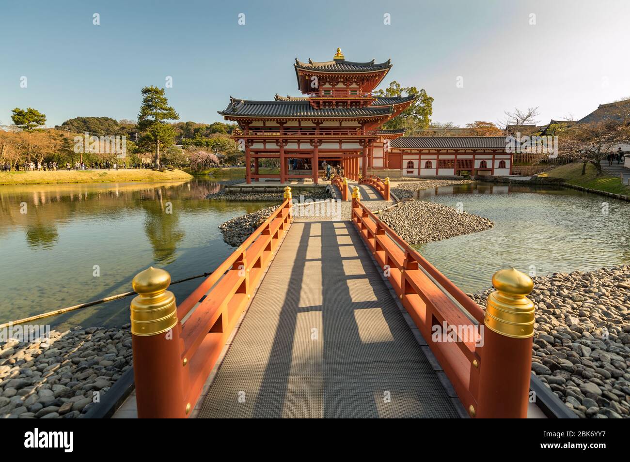 Phoenix Hall and Jodo-Shiki garden of the Byodo-in Buddhist temple in ...