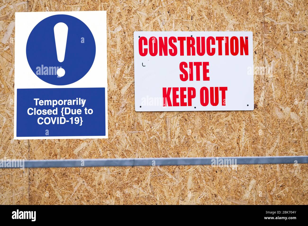 Closed construction site sign due to Coronavirus Covid-19 Stock Photo ...