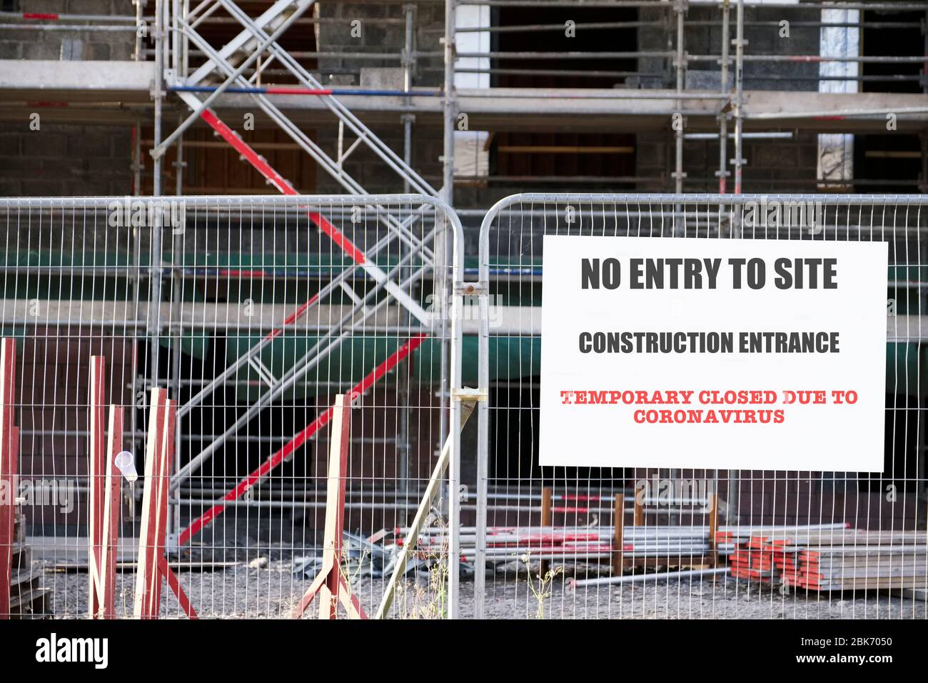 Closed construction site sign due to Coronavirus Covid-19 Stock Photo ...