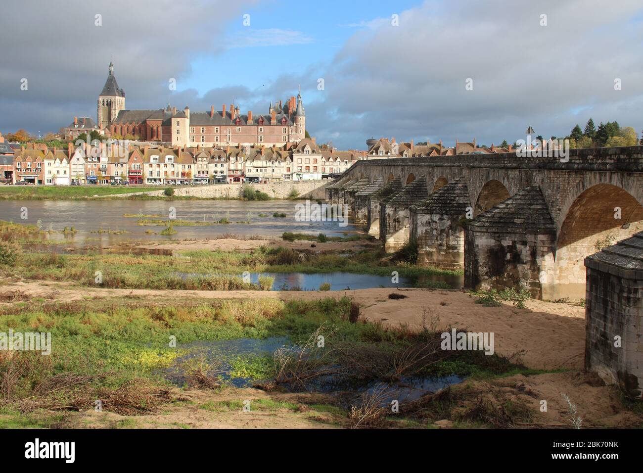 Gien town hi-res stock photography and images - Alamy