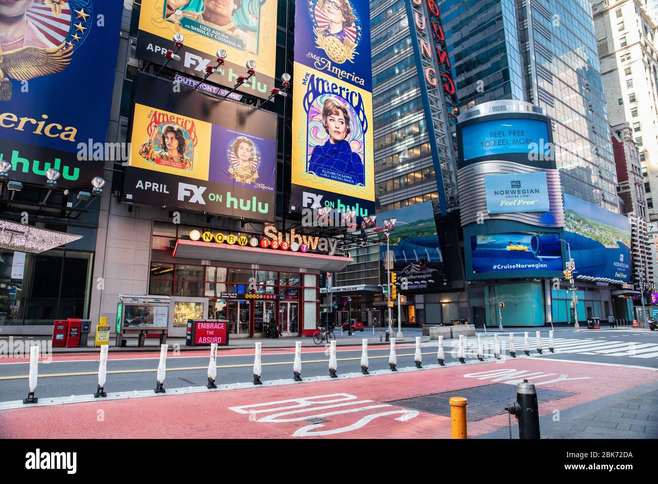 Times square empty hi-res stock photography and images - Alamy