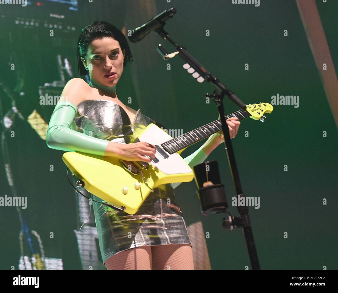 Annie clark and guitar hi-res stock photography and images - Alamy