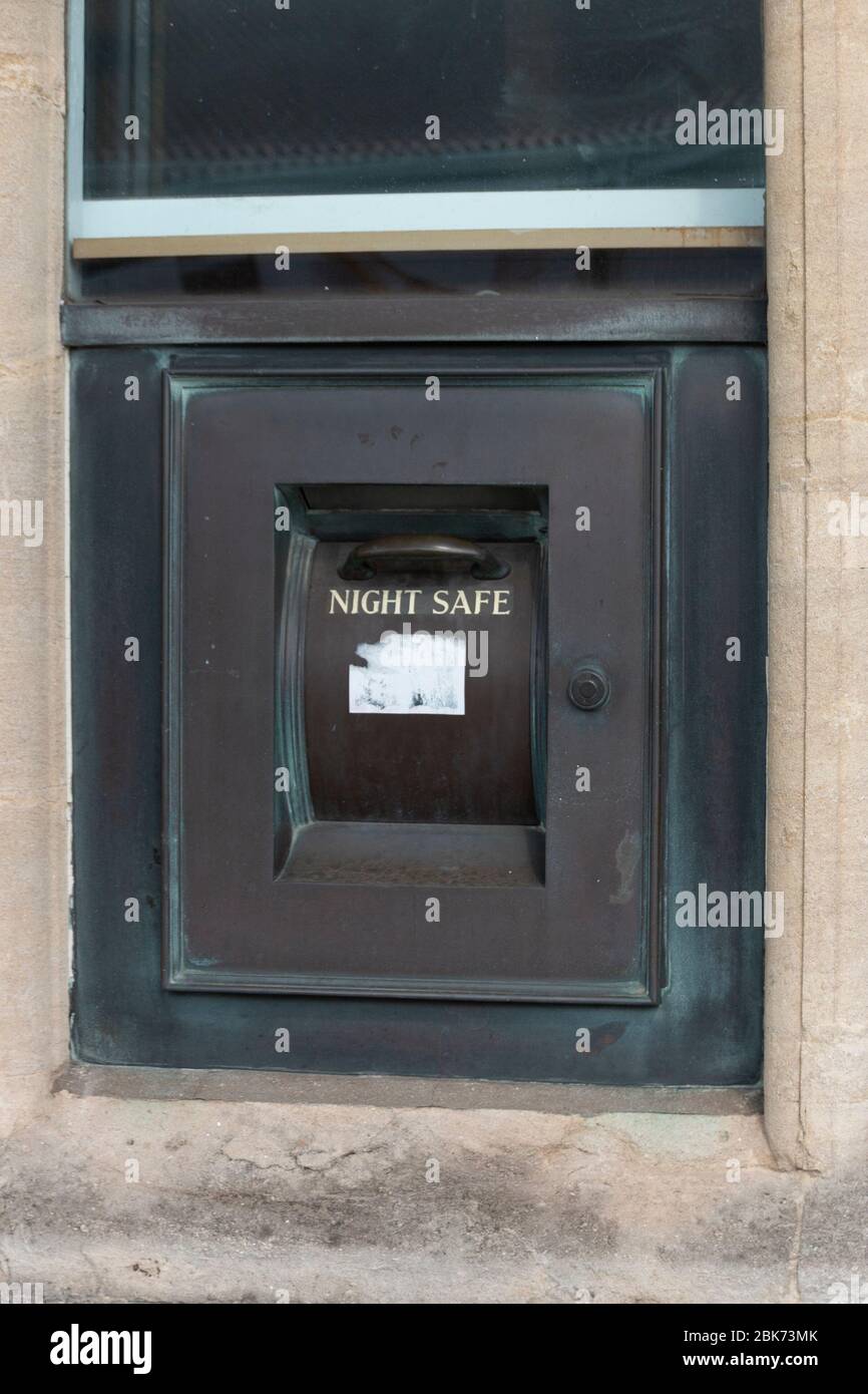 Bank wall night safe hi-res stock photography and images - Alamy