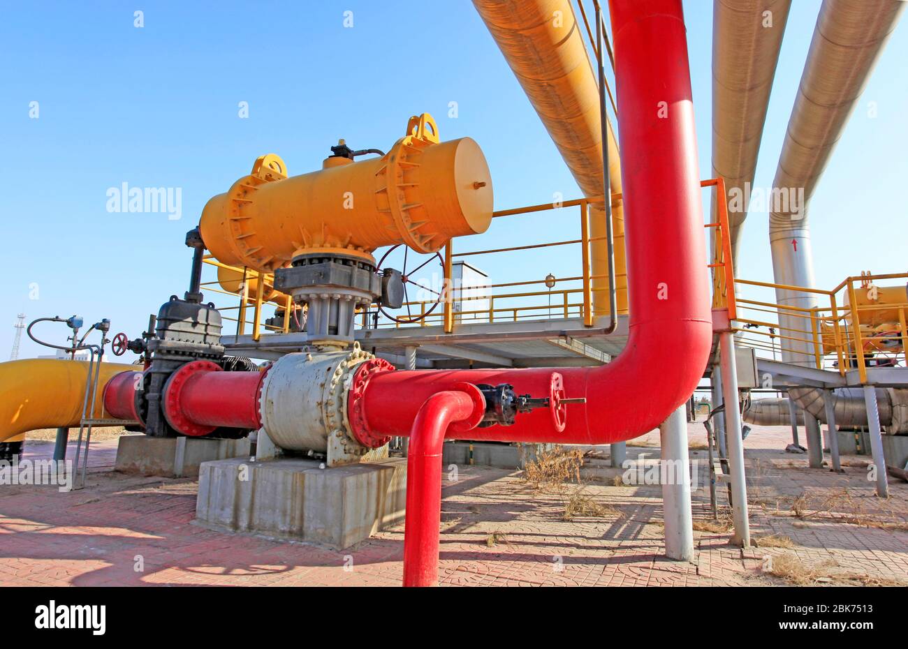 Oil field scene, oil pipelines and facilities Stock Photo - Alamy