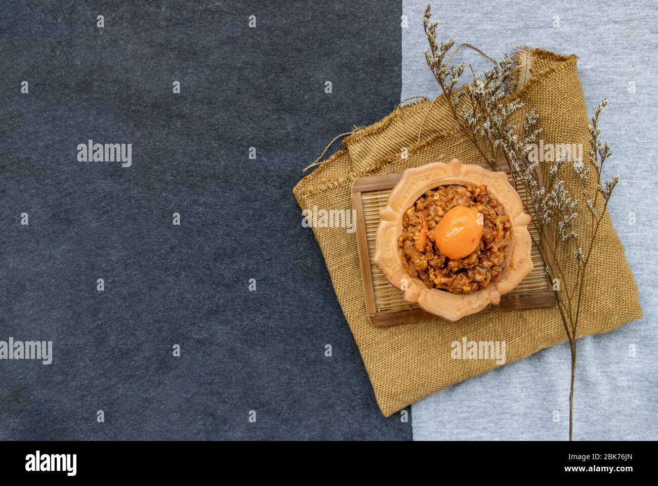 Crackle meat hi-res stock photography and images - Alamy