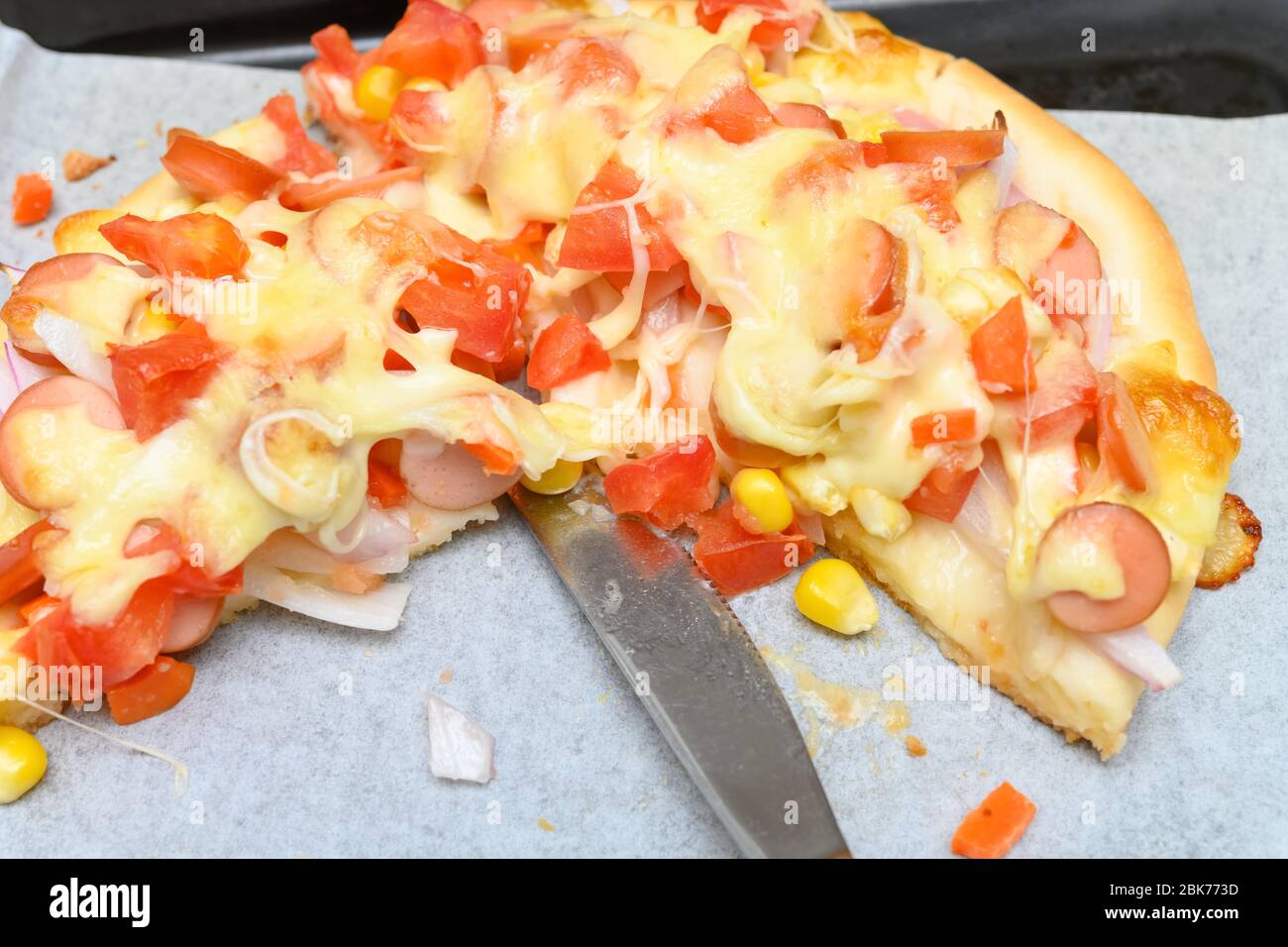 homemade fresh cooked pizza close up Stock Photo - Alamy