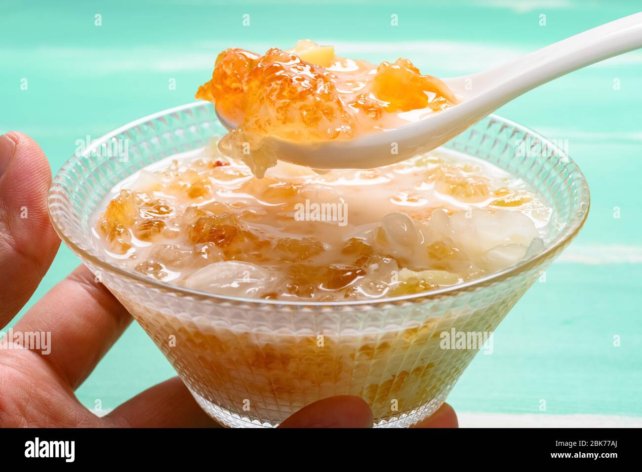 man eating healthy syrup of peach gum and white fungus and lotus seeds ...