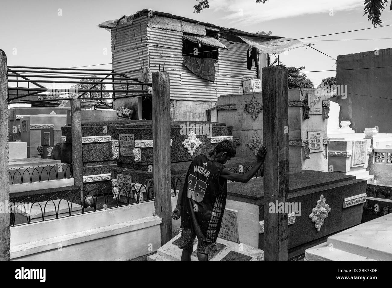 Living inside cemeteries, Manila, Philippines Stock Photo - Alamy