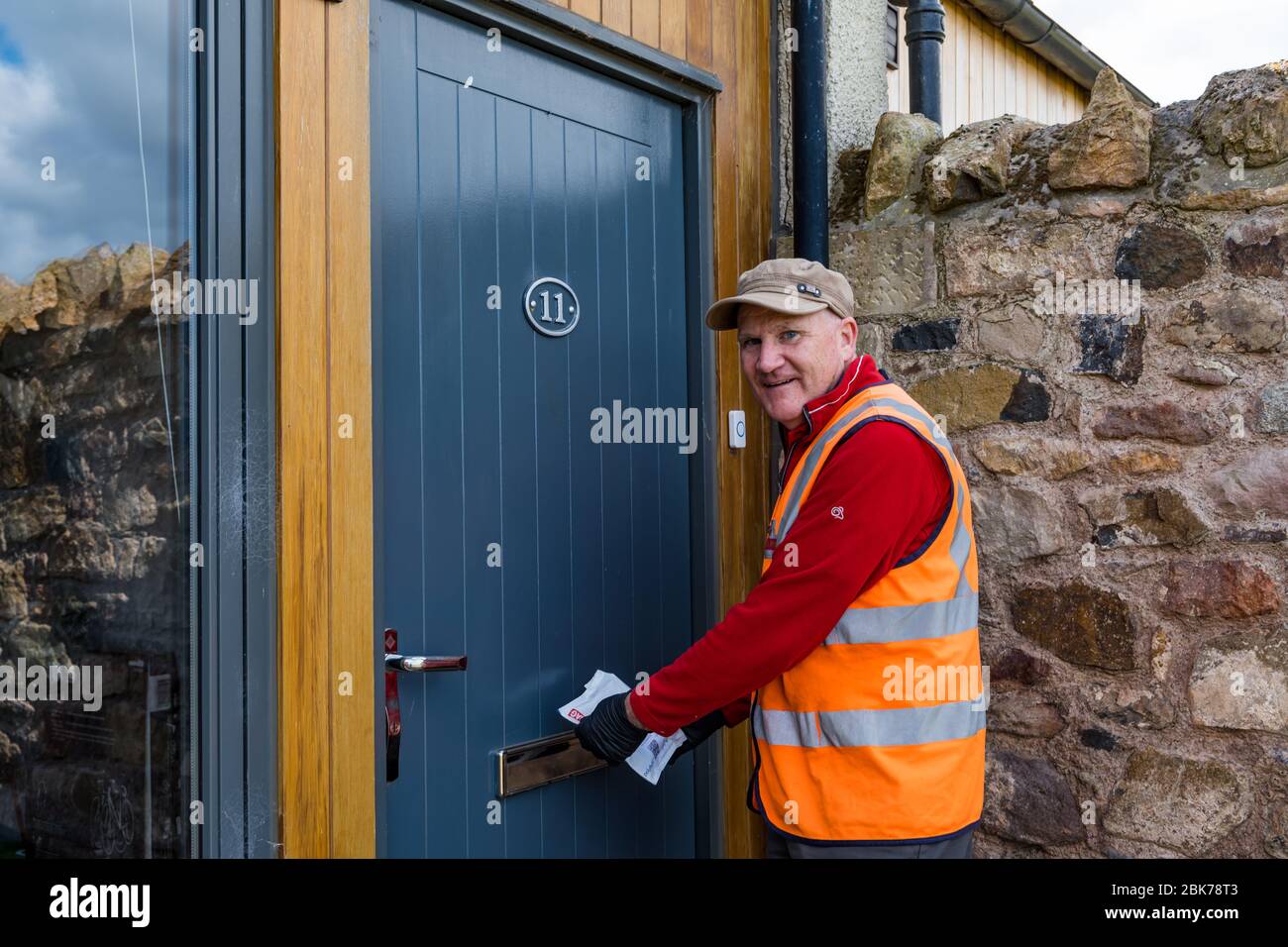 Royal mail postman front door hi-res stock photography and images - Alamy