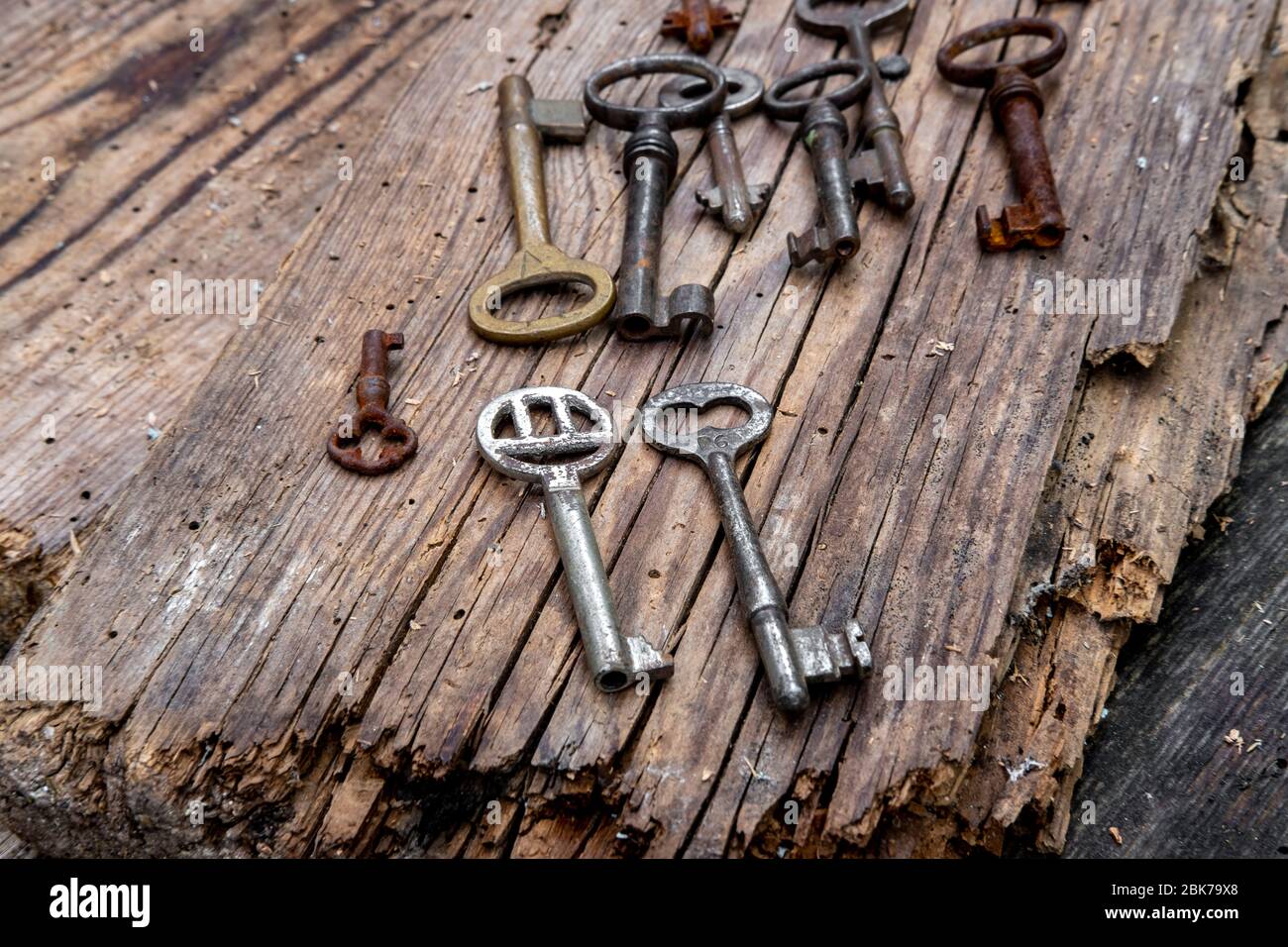 Old keys of different sizes on rustic weathered wood planks Stock Photo ...