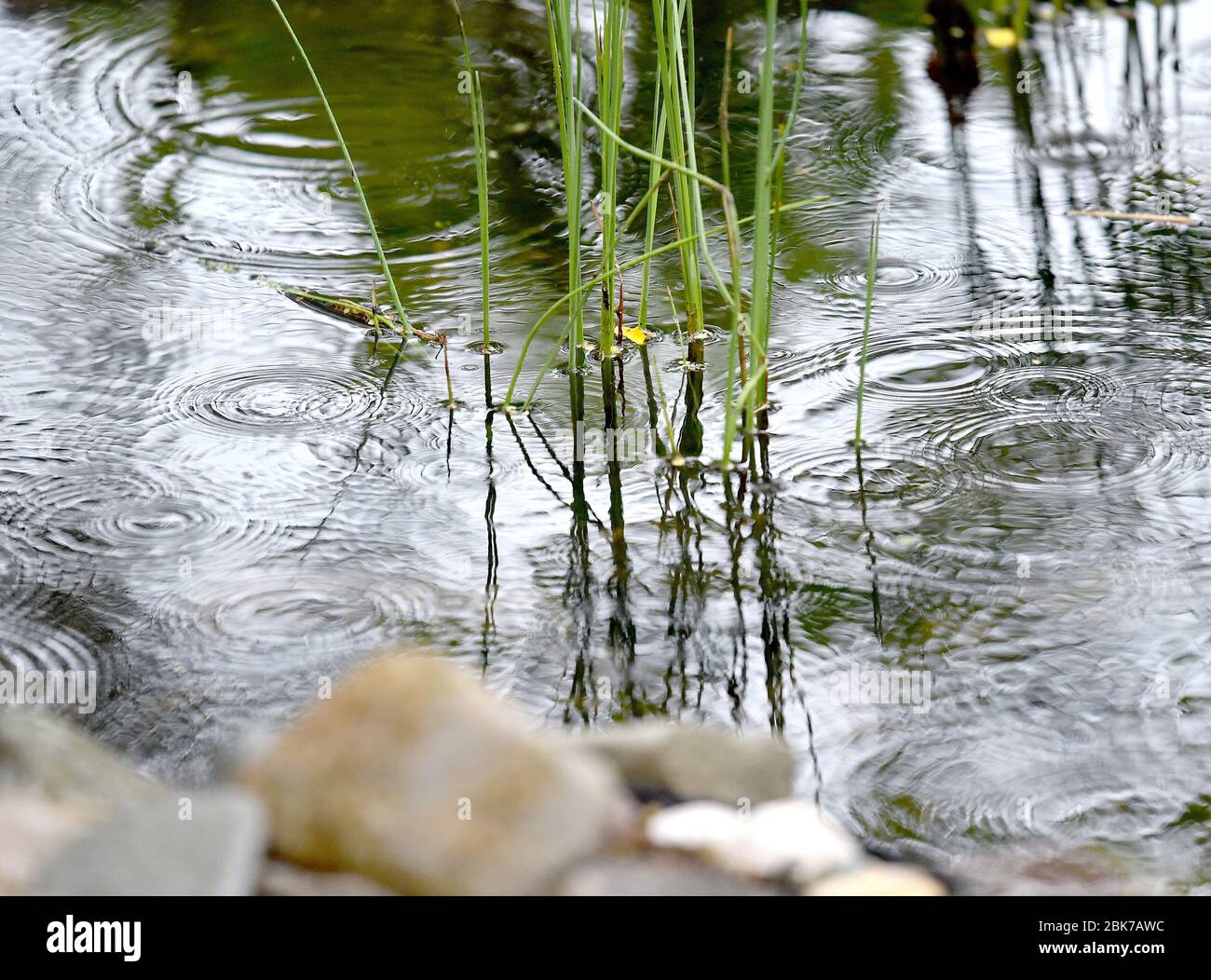 Hit water hi-res stock photography and images - Alamy
