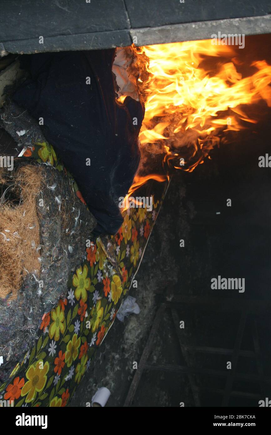 Fire bed hi-res stock photography and images - Alamy