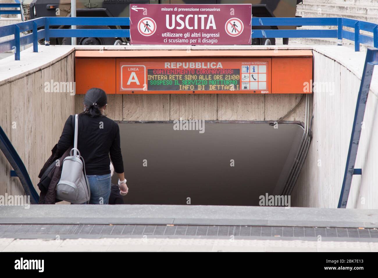 Segnaletica virus hi-res stock photography and images - Alamy