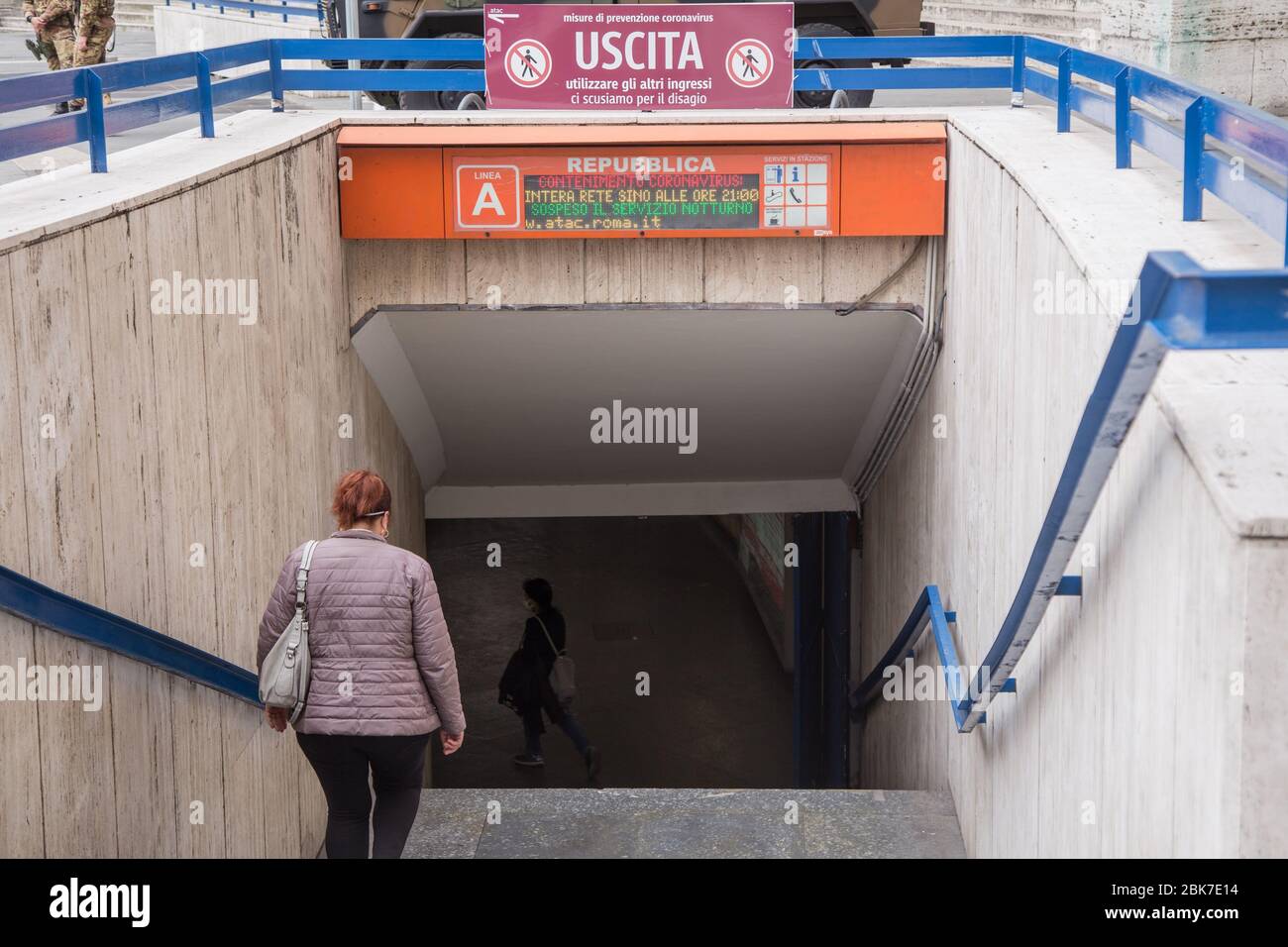 Segnaletica virus hi-res stock photography and images - Alamy