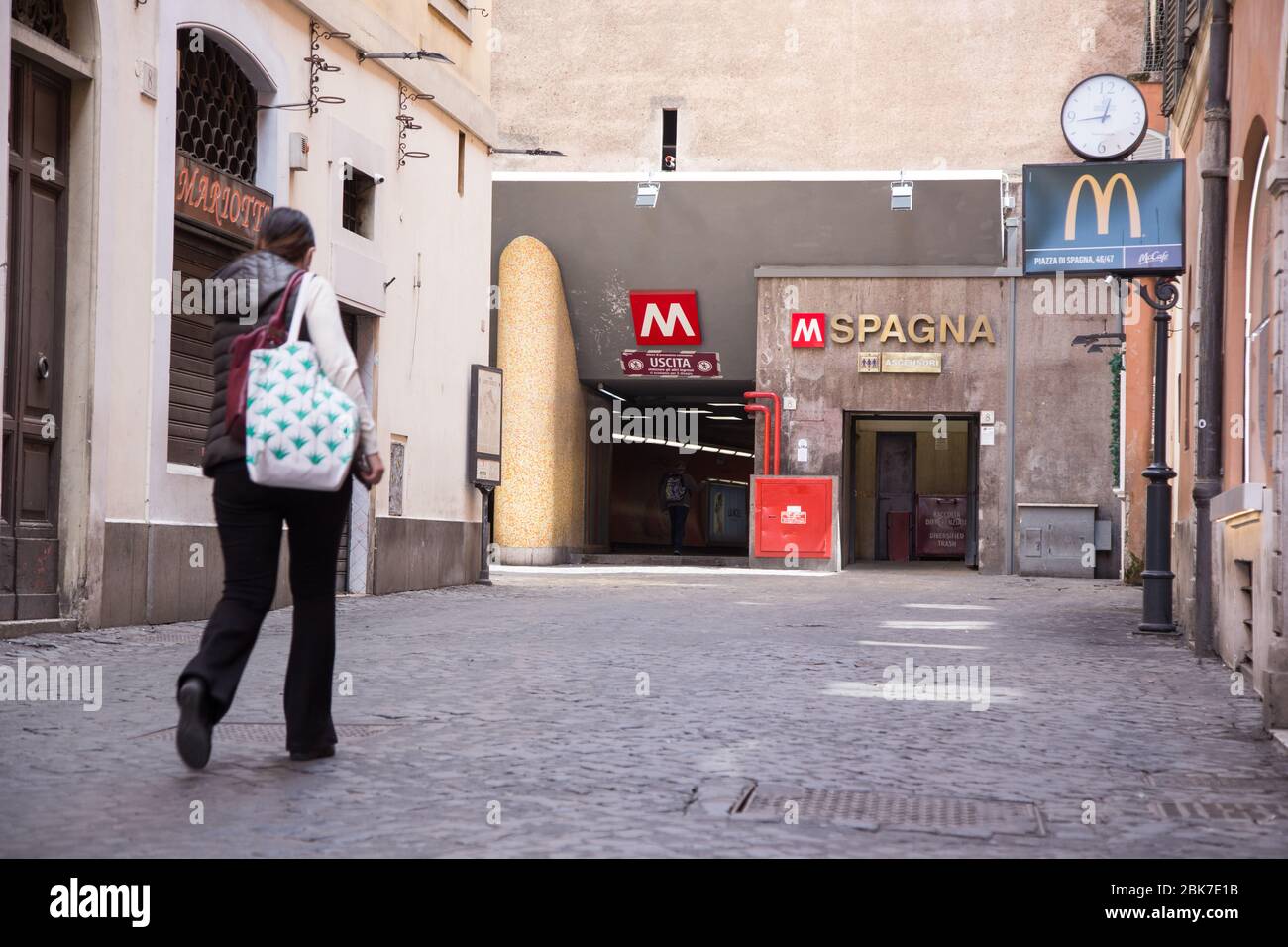 Segnaletica virus hi-res stock photography and images - Alamy