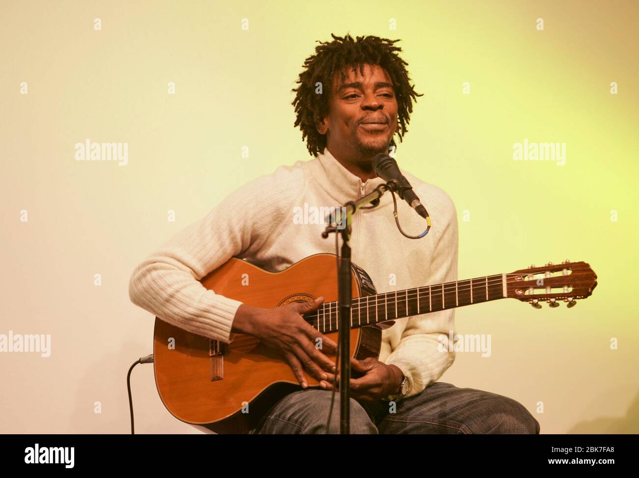 Brazilian samba singer hi-res stock photography and images - Alamy