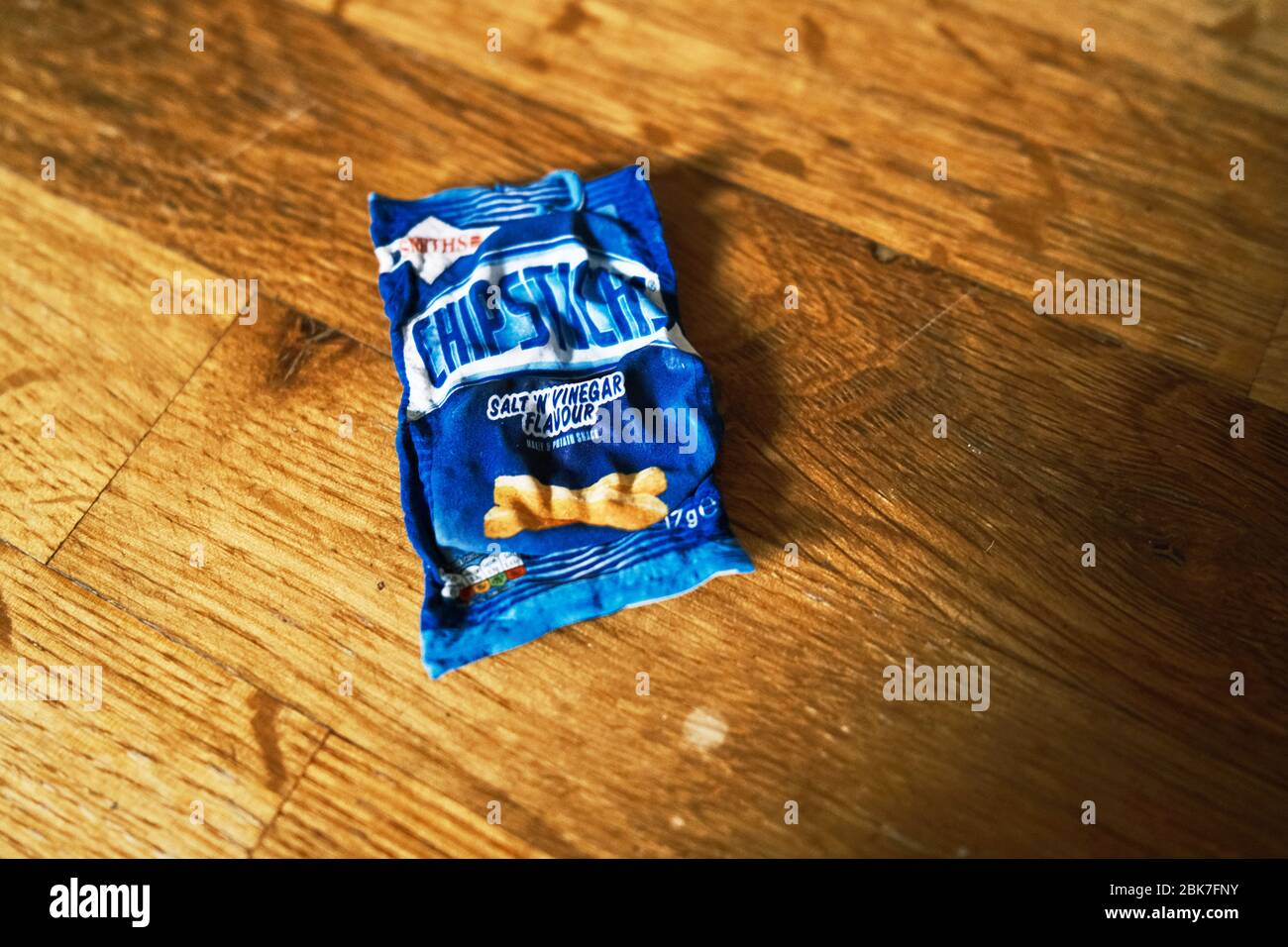 Crisp packets hi-res stock photography and images - Alamy
