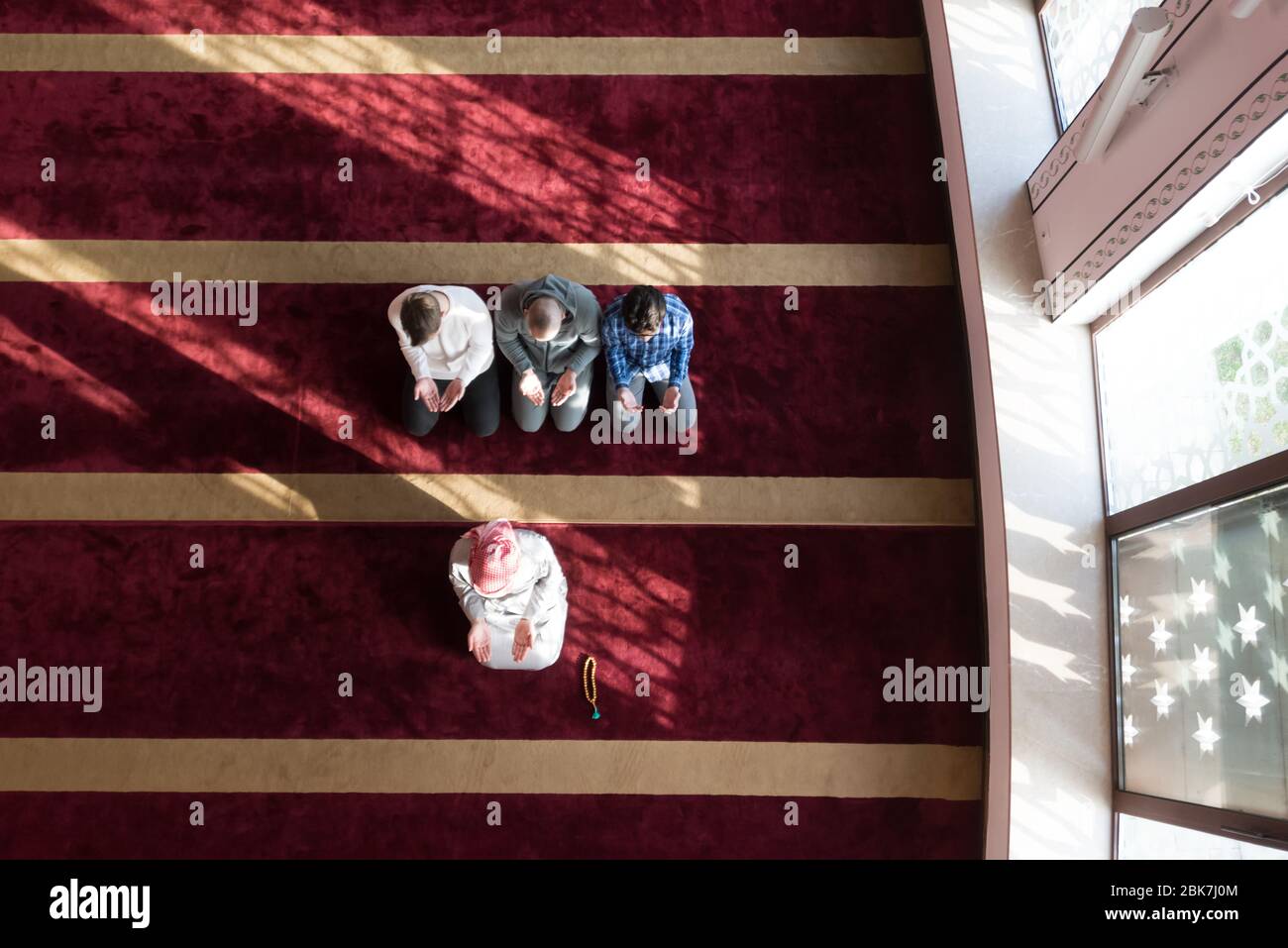 Teenage muslim pray hi-res stock photography and images - Alamy